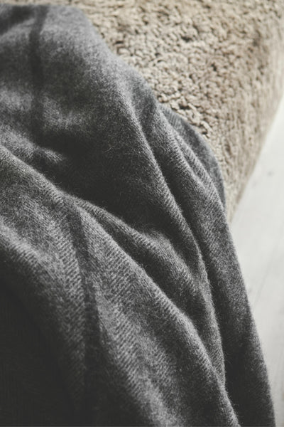 Askø 140x240 cm - Dark Grey (04126) – silkeborg-uld.com